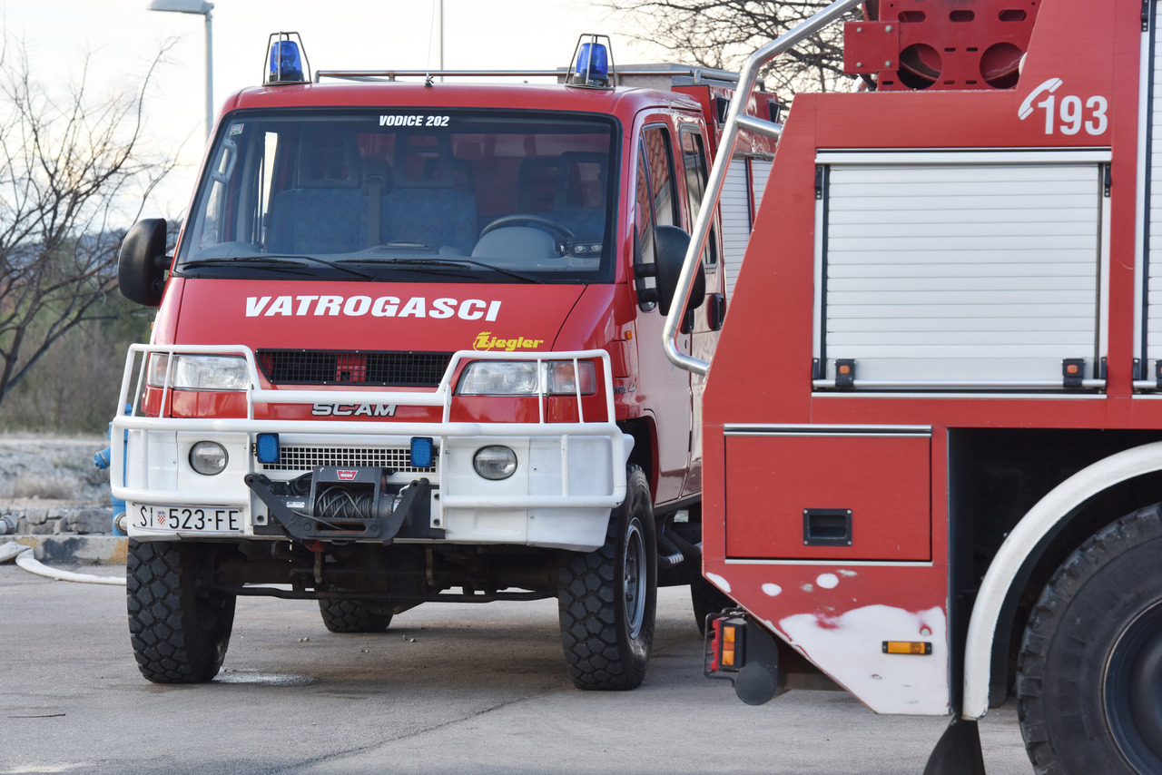 Noćna drama u Zagrebu: Buktinja na parkiralištu, opet gorjeli automobili - Net.hr
