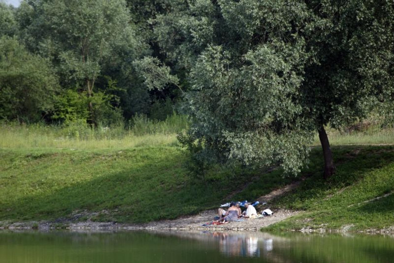 Znate li gdje se nalazi jezero Rakitje i po čemu je poznato ovo jezero ...