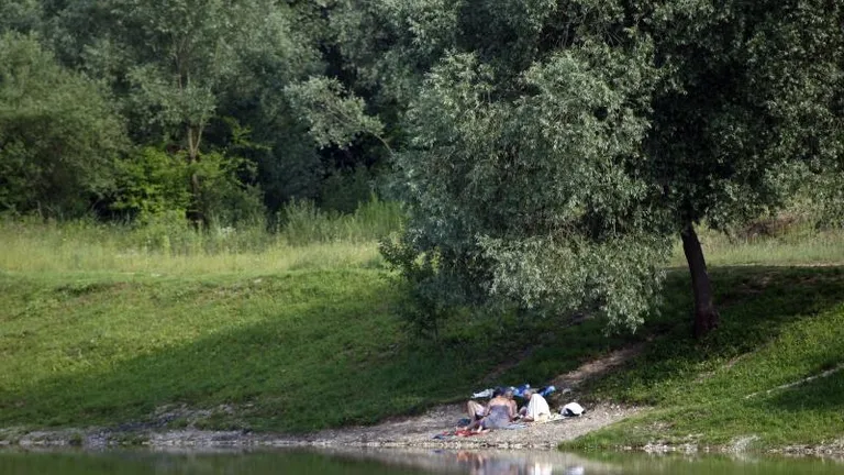 Znate li gdje se nalazi jezero Rakitje i po čemu je poznato ovo jezero ...