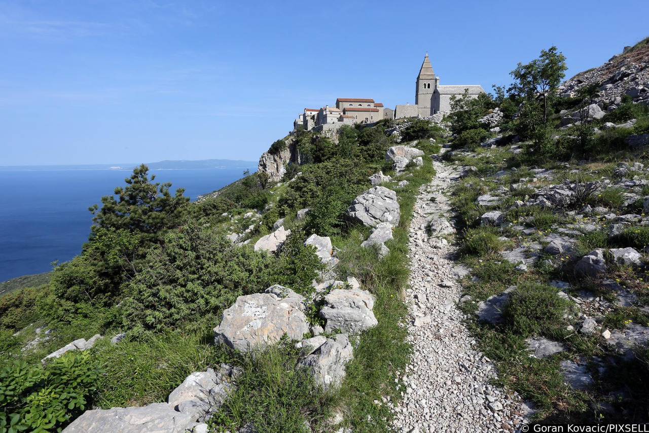 Hrvatsko selo navrh litice: Ima točno dva stanovnika i plažu dostojnu ...