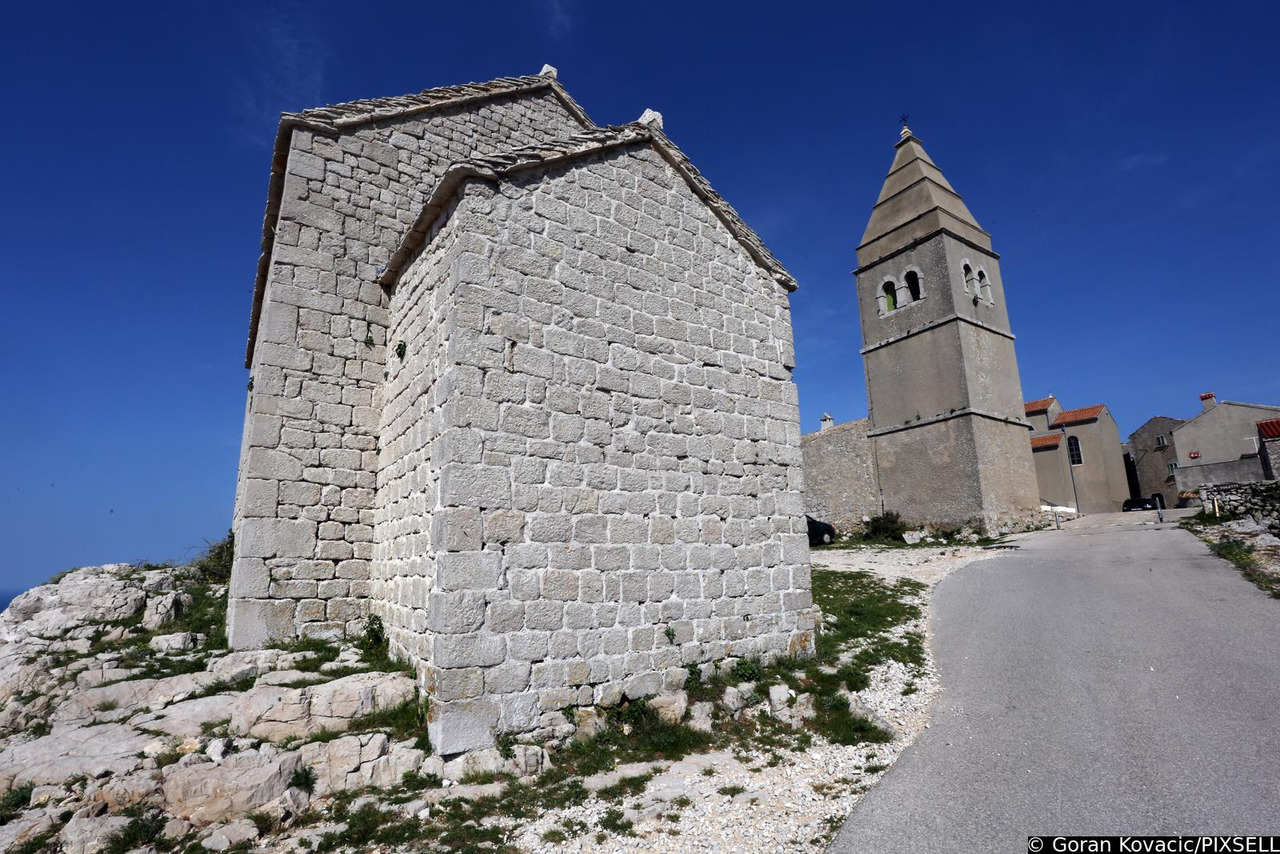 Hrvatsko selo navrh litice: Ima točno dva stanovnika i plažu dostojnu ...