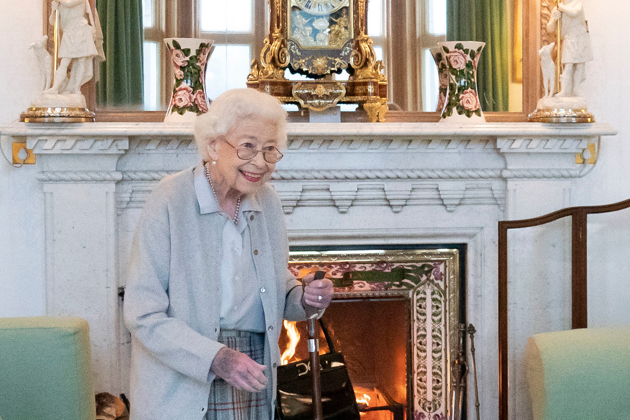 Pismo kraljice Elizabete staro 56 godina prodano na dražbi za 8300 eura ...