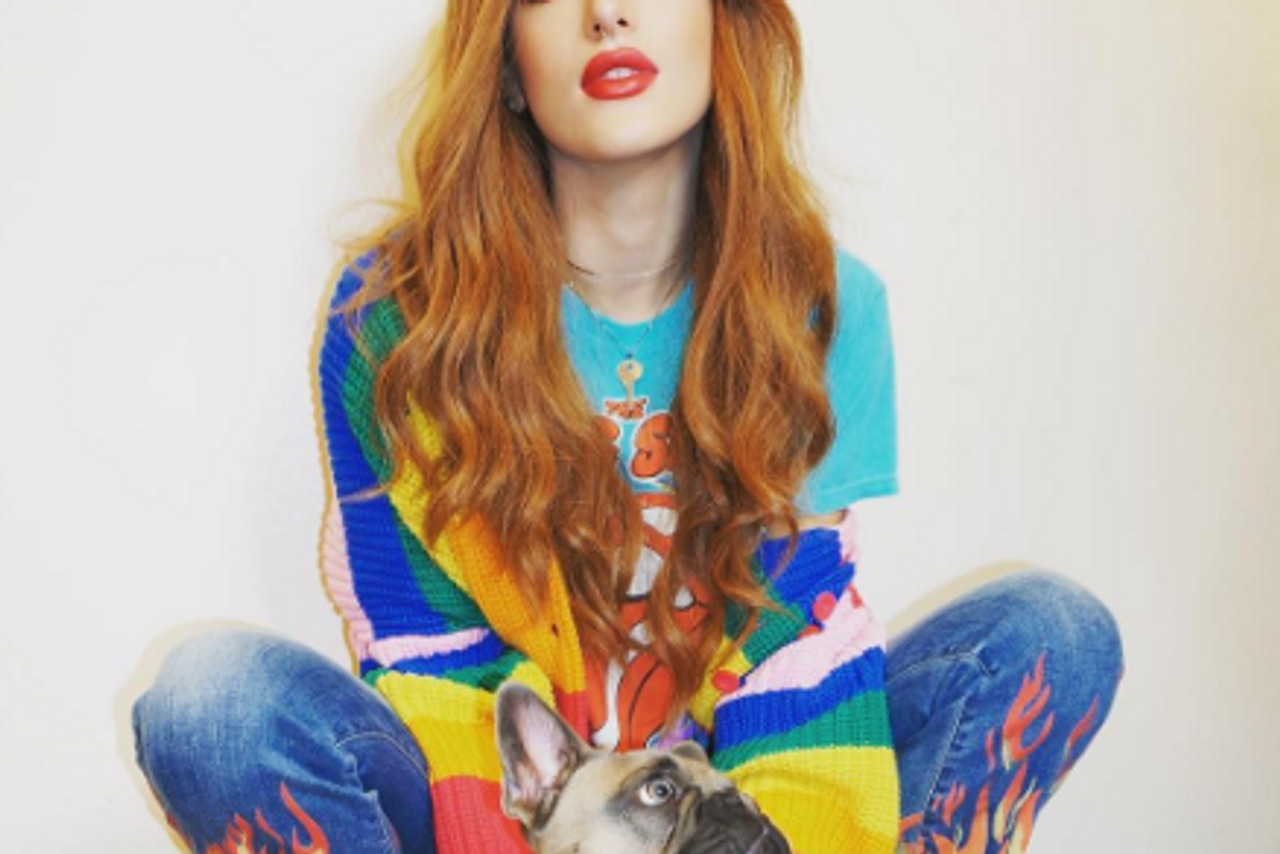 Zbog samo jednog komentara Louis Tomlinsonu, Belli Thorne prijete smrću