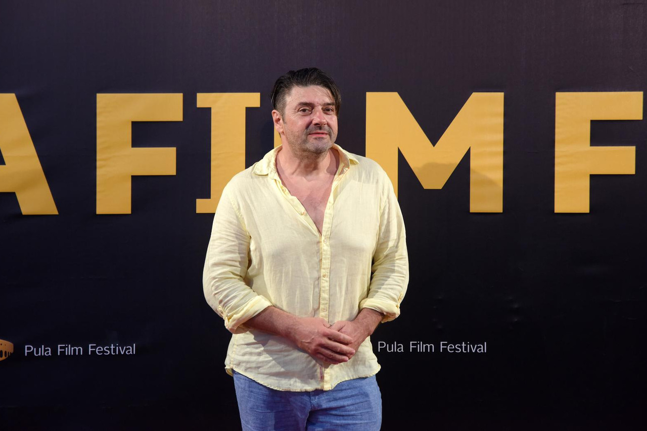 Goran Navojec drastično smršavio pa premijerno pokazao svoj novi imidž