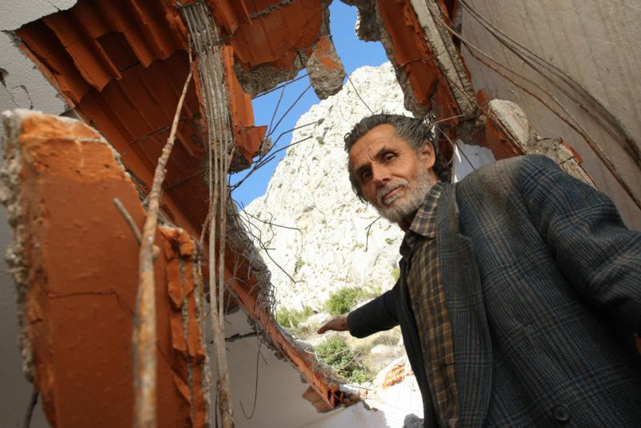 Stijena od tonu i pol pala u dnevni boravak Omišanina - Net.hr