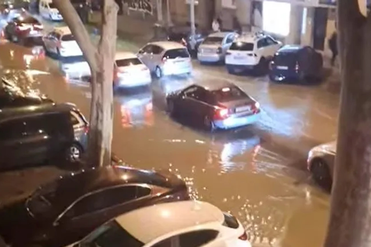 Puka cijev u Zagrebu, Vodovodna ulica i Ulica grada Mainza pod vodom ...